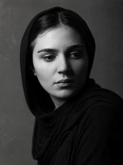 بیوگرافی مونا احمدی بازیگر سریال رهایم کن همسرش عکس های شخصی مگ آیفوم