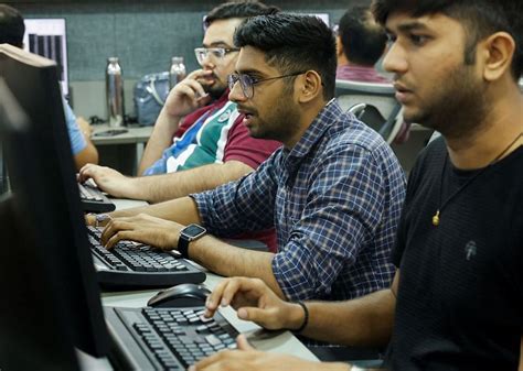 Rate Sensitive Stocks Lift Indian Benchmarks After Long Awaited Rate