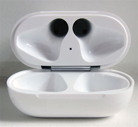Cómo cargar su AirPods Pro de forma inalámbrica o con el cable