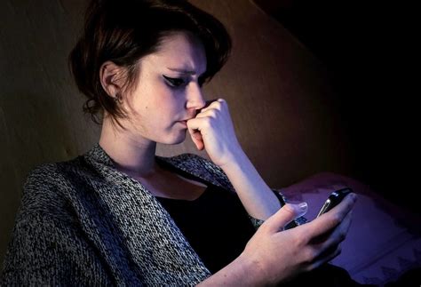 Erst Nachrichten dann Nacktbilder So wurde eine Jährige Opfer von Gewalt in sozialen Medien