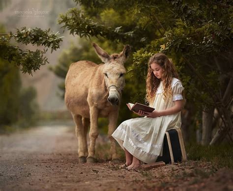 ФОТО Хүн ба амьтны хоорондох хүчтэй холбоо гэрэл зурагт хэрхэн буув