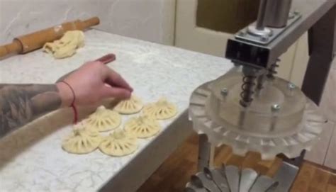 Аппарат для лепки хинкали: где купить, цена, в домашних условиях