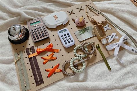 100均知育おもちゃ赤ちゃんが夢中で遊ぶビジーボードの作り方 ARCH DAYS