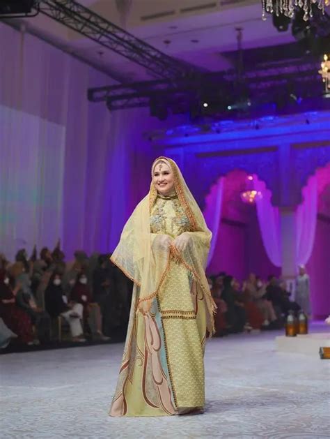 10 Ide Model Baju Gamis Lebaran Kekinian Ala Seleb Dinda Hauw Hingga Tya Ariestya