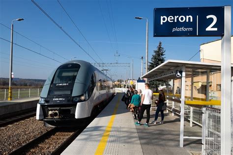Nowe perony i wiaty na trasie Skarżysko Kamienna Starachowice Ale konieczna też zastępcza