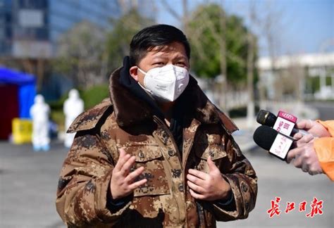 武汉客厅“方舱医院”22名患者出院武汉新闻中心长江网cjncn