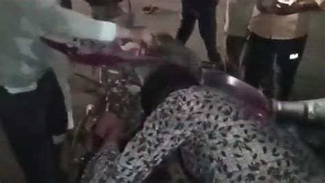 मथुरा अनियंत्रित कार ने बाइक सवारों को रौंदा देखें वीडियो Video