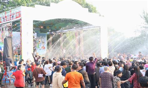 တိုင်းဒေသကြီးနှင့် ပြည်နယ်များရှိ မြို့နယ်များနှင့် တိုင်းစစ်ဌာနချုပ်အသီးသီးရှိ ရေကစားမဏ္ဍပ်များ