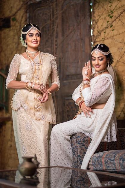 Premium Photo Beautiful And Elegant Sri Lankan Traditional Kandyan Bride