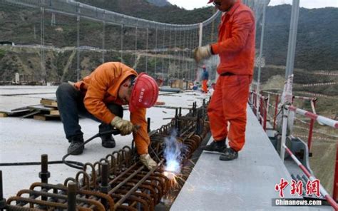 国产焊接电源哑火 机器人水下作业有心无力 新闻中心 中国网