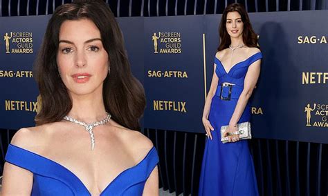 Sag Awards 2024 Anne Hathaway Stuns In Cerulean Blue Gown Ahead Of