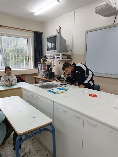 Εργαστήριο Χημείας Βιολογίας Μικροσκοπική παρατήρηση ζωντανών ατόμων ΓΥΜΝΑΣΙΟ ΠΕΤΡΙΑΣ