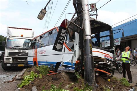 Tiga Orang Tewas Dalam Kecelakaan Bus ANTARA News