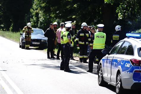 Wypadek w Krzyżówkach na DK 67 Zderzyły się trzy pojazdy zdjęcia