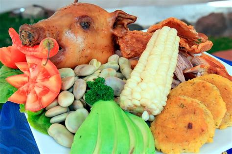 COMIDAS TÍPICAS DEL ECUADOR COMIDAS TÍPICAS DEL ECUADOR