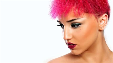 როგორ გადააფიქრებინა ნუცა ბუზალაძემ დედას გათხოვება