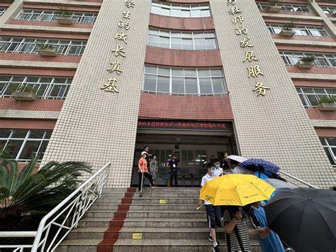 探访武汉中考考点：有手机存放箱和避雨场所 新闻频道 和讯网