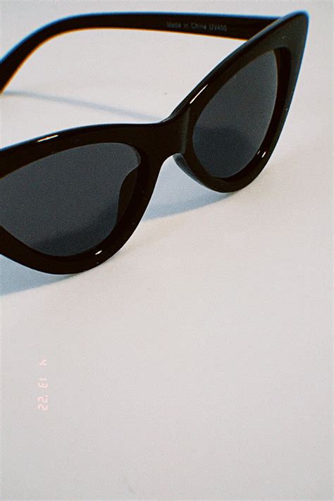 Pointy Cat Eye Sunglasses Black Na