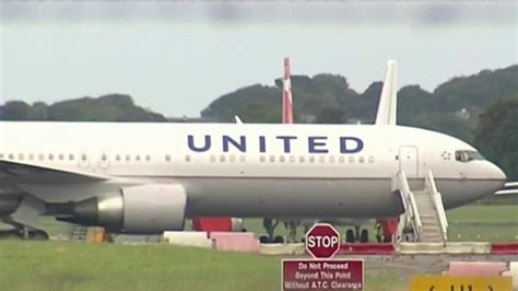United Airlines Jet Hits Turbulence Diverted To Ireland 12 Hurt