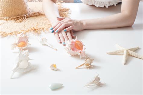 【2024年】夏ネイルのトレンドは透明感が主流！注目のカラーを紹介 美容情報サイト Beauty Webビューティーウェブ
