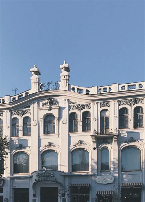 남자 조각상 출입구 콘크리트 벽에 관한 무료 스톡 사진