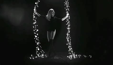 Naked Rosie Huntington Whiteley In LOVE Advent