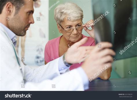 1 En La Categoría «cat Scan Me De Fotos E Imágenes De Stock Libres De Regalías Shutterstock