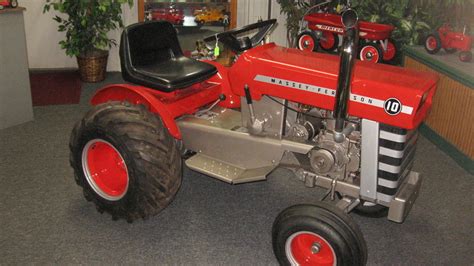 Massey Ferguson 10 G12 Harrisburg 2015