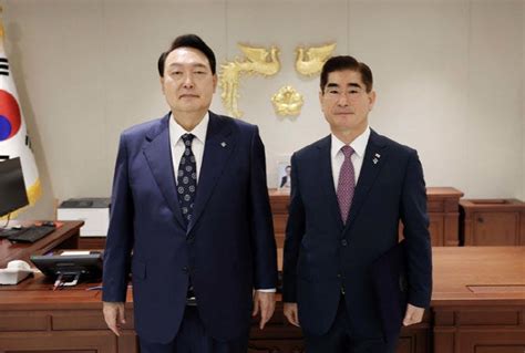 속보 尹 대리인 배보윤·배진한·윤갑근 변호사 2시 정각 도착