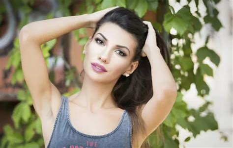 Download Wallpaper Face Model Hair Daniela Section Girls In Resolution 1280x960