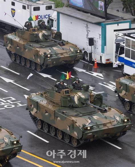 포토 시가행진 하는 K 21 보병전투장갑차 아주경제