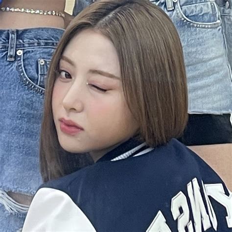 Pin De Strawberryhoe🍓⋆୨୧˚ Em Yunjin 🎧