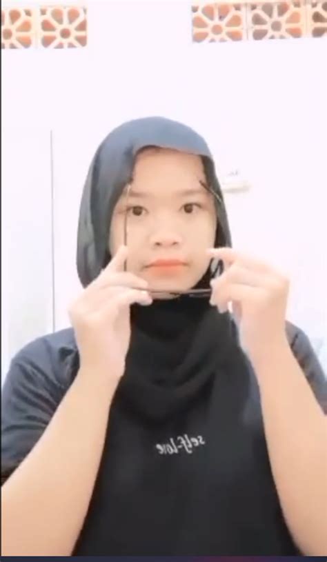 bokepindo cewe krudung pamer TT sambil mandi - Bokep indo
