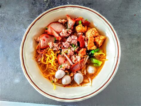 ร้านก๊วยเตี๋ยวป้าน้อยหน้าวัดพิชัย ในเมืองอำเภอเมืองอุทัยธานี