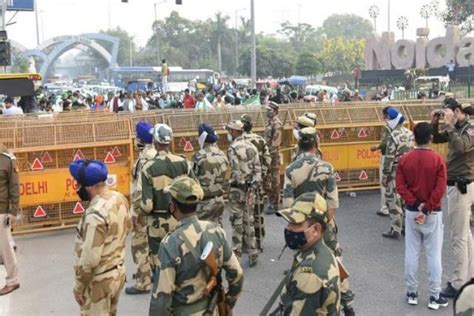 Chilla Ghazipur Borders Closed Due To Farmers Protest Delhi Traffic