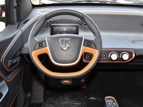 Baojun E100 2025 фото в новом кузове фото салона и интерьера