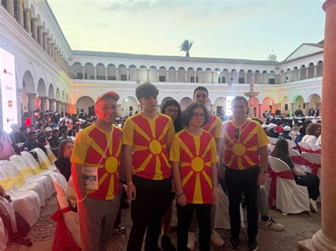 Сребрени медали и пофалници за македонски средношколци на Интернационалната олимпијада по