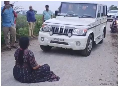 పల్నాడు జిల్లాలో టెన్షన్ దండా నాగేంద్ర భార్య రోడ్డుపై బైఠాయింపు