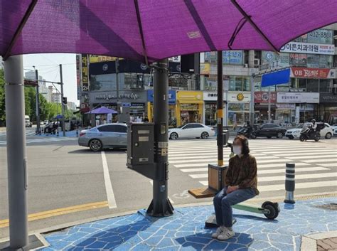 누구나 잠시 쉬어가세요 시흥시 정왕4동 그늘막 쉼표의자 설치