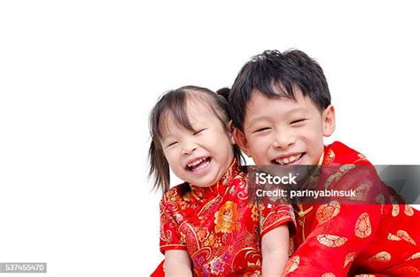 흰색 위에 전통적인 의상을 입은 중국 어린이 2명에 대한 스톡 사진 및 기타 이미지 2명 가족 귀여운 Istock