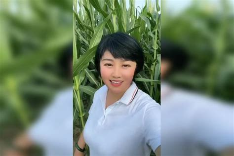 来地里看看，心情也好了地里的玉米快成熟了心情