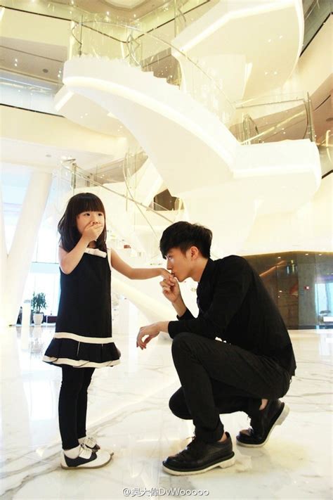 صور لأخ وأخته الصغرى تذيب قلوب مستخدمي الإنترنت الصينيين آسيا هوليك