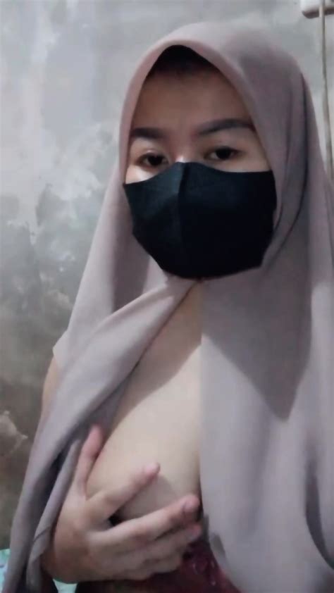 Horny Indonesian Hijab Asks To Be Fucked Xhpiyo Eporner