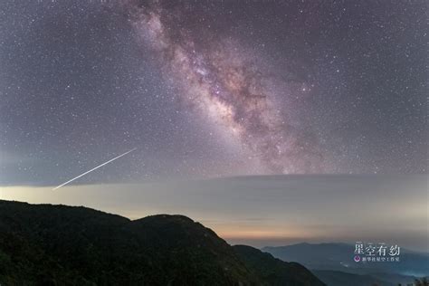 星空有约丨静待哈雷彗星的“礼物”，宝瓶座η流星雨6日极大 新华网客户端