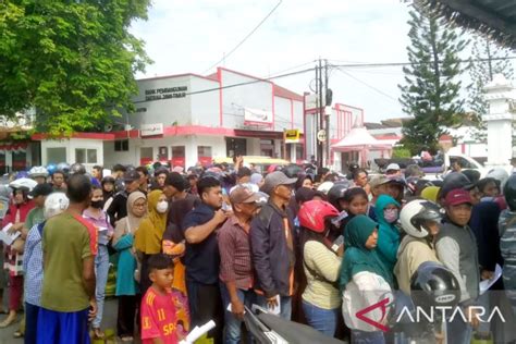 Pertamina Dan Pemkab Banyuwangi Operasi Pasar Gas Elpiji Kilogram ANTARA News