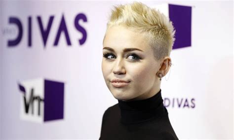 ‘você Nunca Me Verá Com O Cabelo Comprido Novamente Decretou Miley