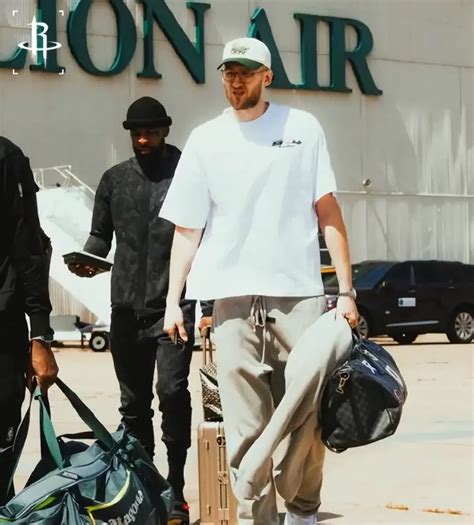 签约火箭2年，三分命中率超4成！他比申京全面！恐成今夏交易筹码