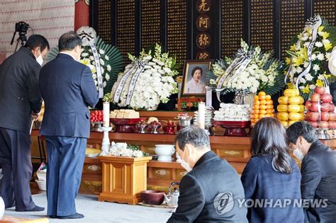 아들 이한열 곁으로배은심 여사 49재 봉행 연합뉴스