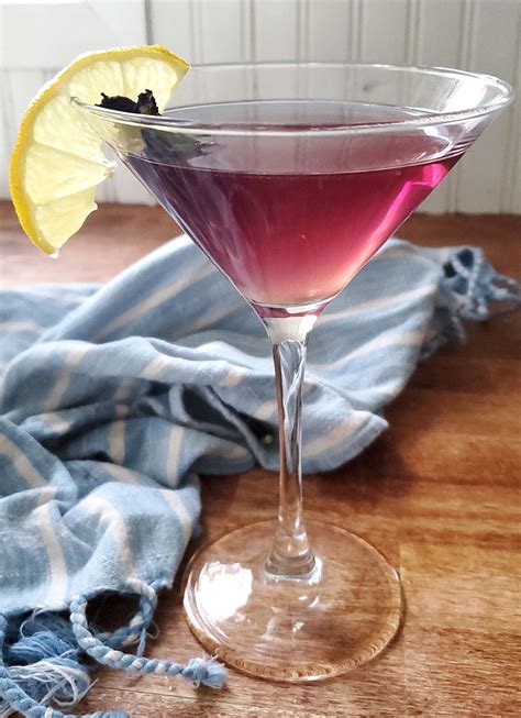 Butterfly Pea Flower Cocktail ⋆ Nelliebellie