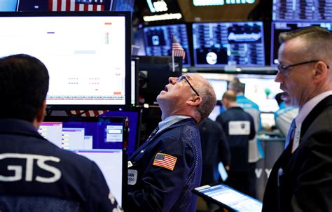 Wall Street Cierra Mixto Y El Dow Pierde Un 068 Tras Una Agitada
